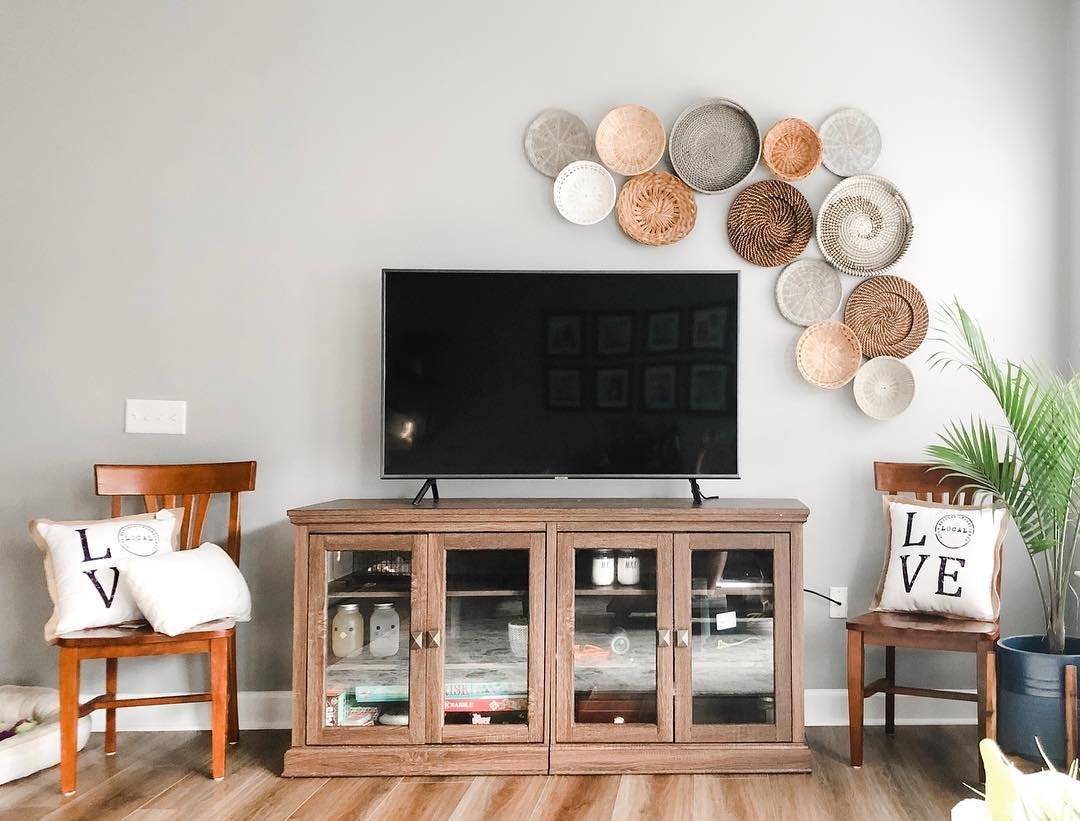 15 Stunning Decor Ideas Above TV to Elevate Your Living Space