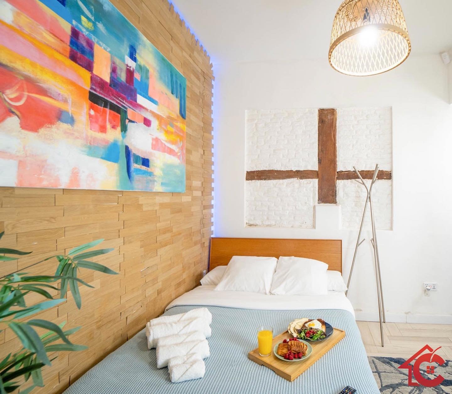 15 Decor Ideas for Small Bedroom With No Windows