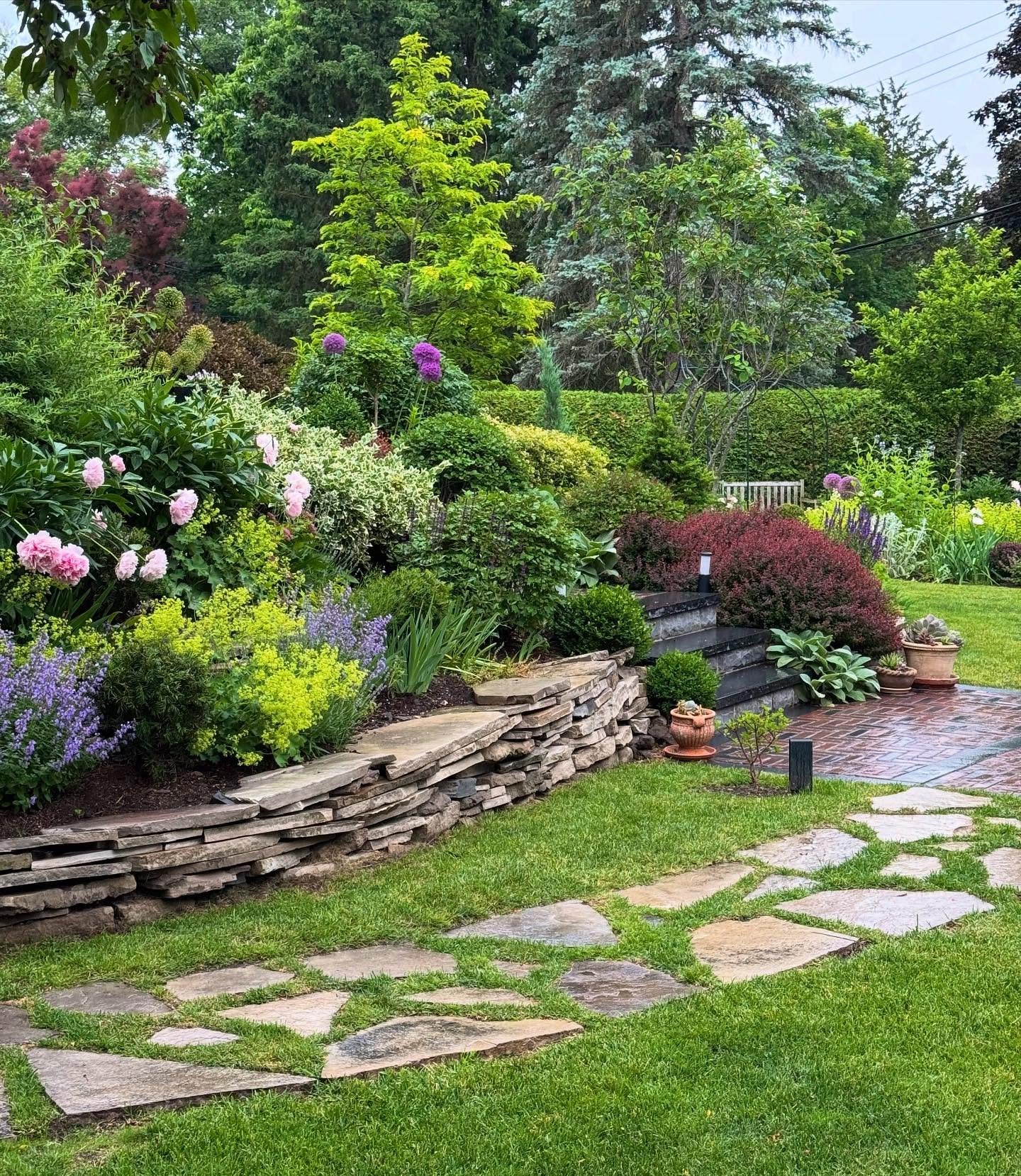 18 Beautiful Driveway Garden Ideas to Transform Your Entrance